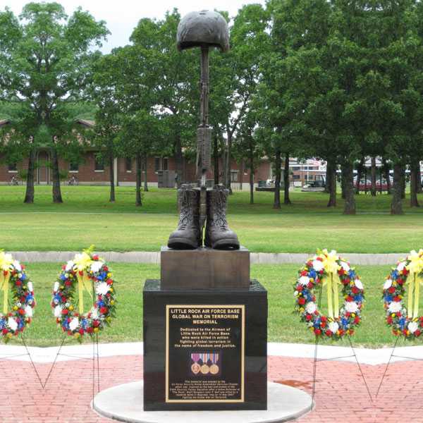 Bronze Boots Rifle and Helmet Statue Design Battlefield Cross Memorial ...