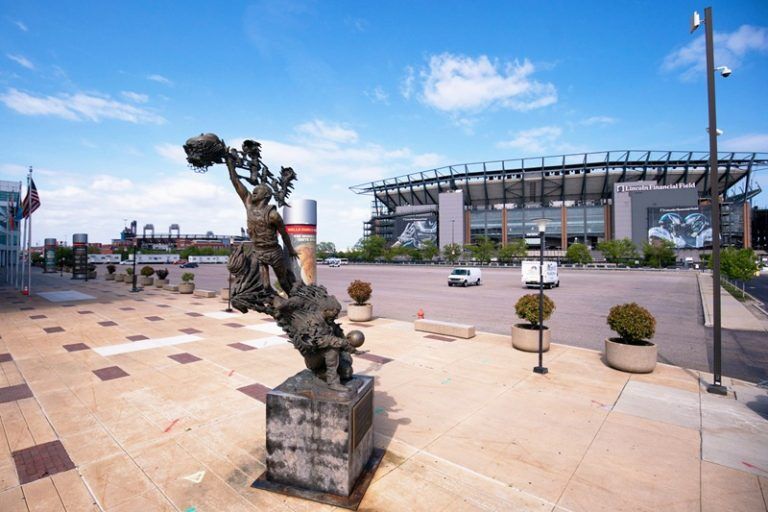 Top 15 Best NBA Statues Around the World- YouFine
